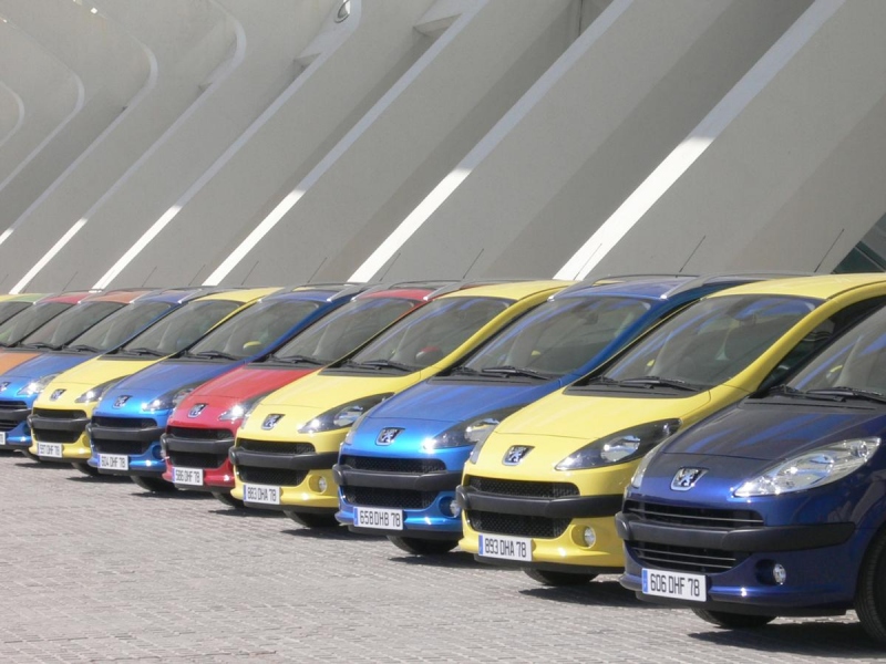 Bilder: Autofarben - Alles so schön bunt hier - autoplenum.de