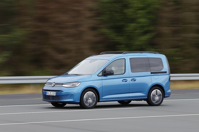 Bilder: Erste Fahrt im VW Caddy 5 - Skischuh in Tour - autoplenum.de