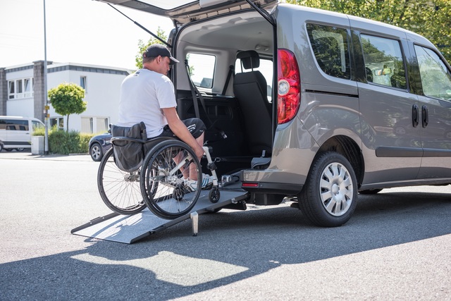 Autos für Menschen mit Behinderung - Mobilität für alle - autoplenum.at