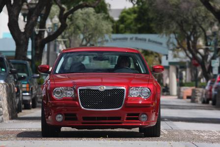 Faszination: Chrysler 300C SRT8 - Inferno Rot - autoplenum.de